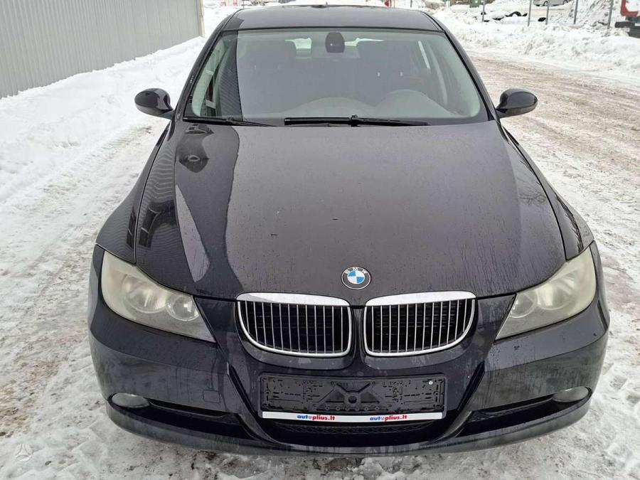 Black BMW 318 2008 in Ukmerge, with an engine capacity of 2.00 L and mileage of 291 thousand km for 3250 €, photo 5 on AUTOMOTO.COM.LV