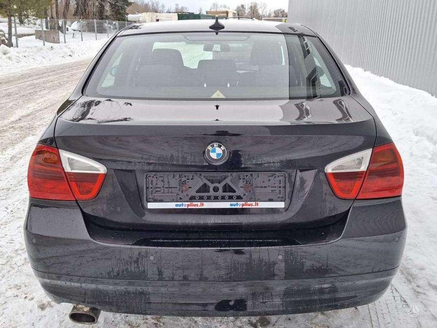 Black BMW 318 2008 in Ukmerge, with an engine capacity of 2.00 L and mileage of 291 thousand km for 3250 €, photo 6 on AUTOMOTO.COM.LV