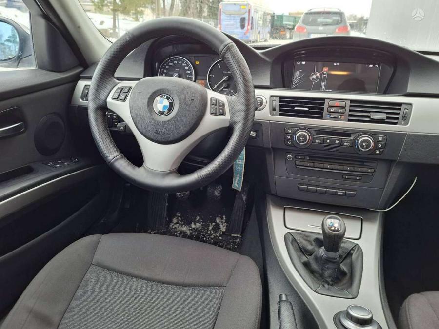 Black BMW 318 2008 in Ukmerge, with an engine capacity of 2.00 L and mileage of 291 thousand km for 3250 €, photo 7 on AUTOMOTO.COM.LV
