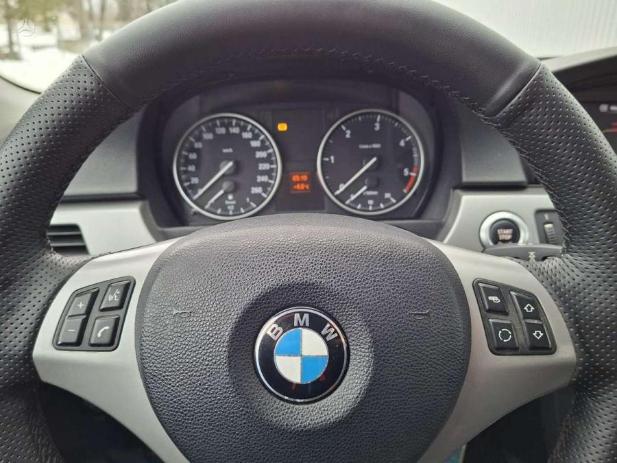 Black BMW 318 2008 in Ukmerge, with an engine capacity of 2.00 L and mileage of 291 thousand km for 3250 €, photo 8 on AUTOMOTO.COM.LV