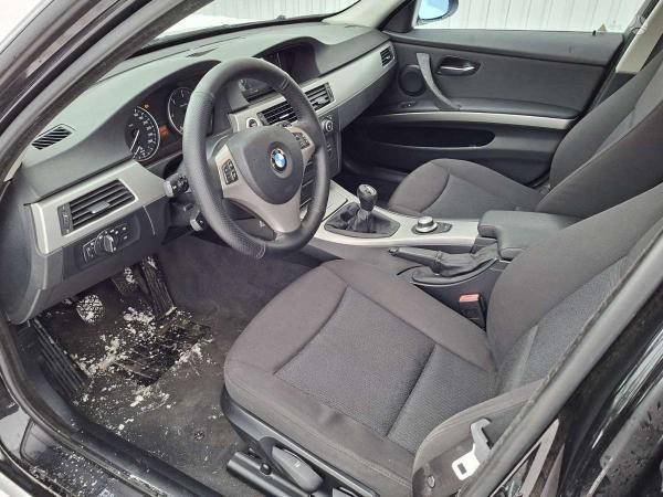 Black BMW 318 2008 in Ukmerge, with an engine capacity of 2.00 L and mileage of 291 thousand km for 3250 €, photo 13 on AUTOMOTO.COM.LV