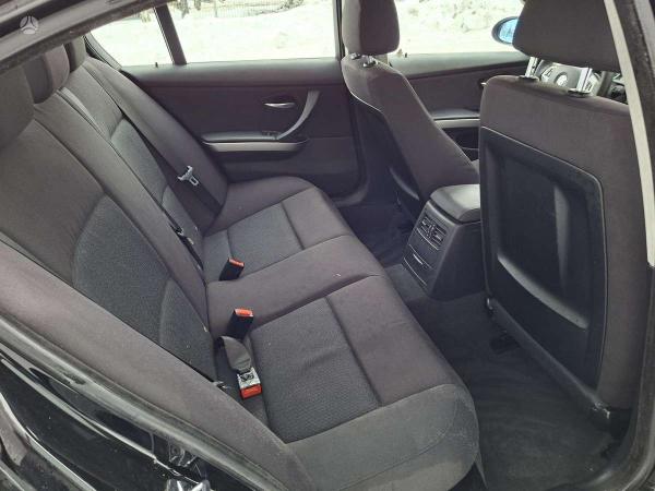 Black BMW 318 2008 in Ukmerge, with an engine capacity of 2.00 L and mileage of 291 thousand km for 3250 €, photo 14 on AUTOMOTO.COM.LV
