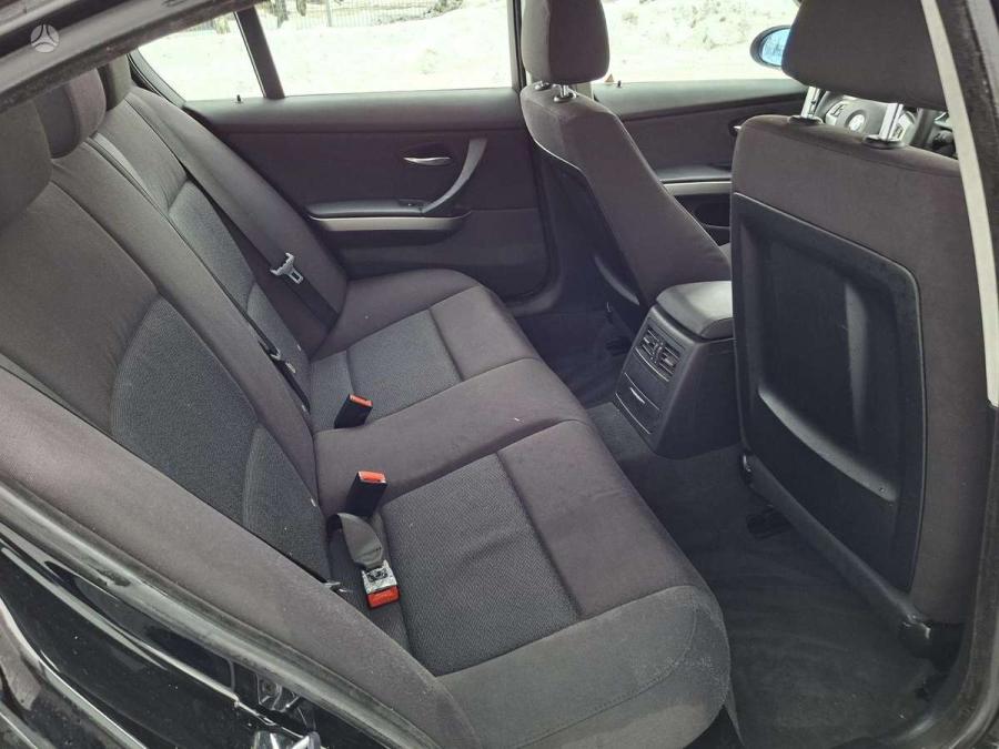 Black BMW 318 2008 in Ukmerge, with an engine capacity of 2.00 L and mileage of 291 thousand km for 3250 €, photo 14 on AUTOMOTO.COM.LV