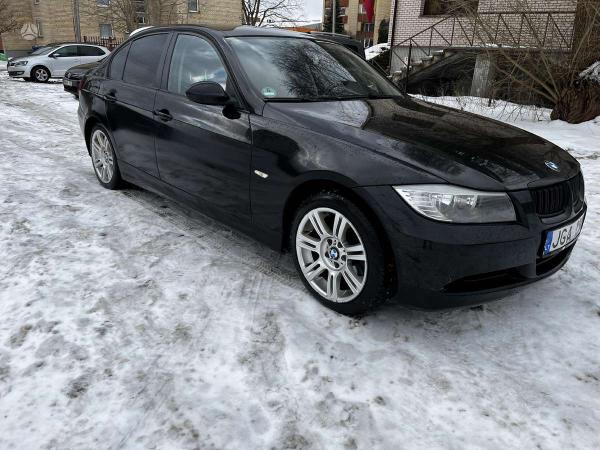 Black BMW 318 2008 in Kaunas, with an engine capacity of 2.00 L and mileage of 250 thousand km for 2600 €, photo 3 on AUTOMOTO.COM.LV