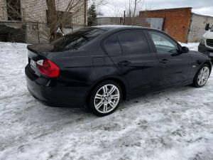 Black BMW 318 2008 in Kaunas, with an engine capacity of 2.00 L and mileage of 250 thousand km for 2600 €, photo 4 on AUTOMOTO.COM.LV