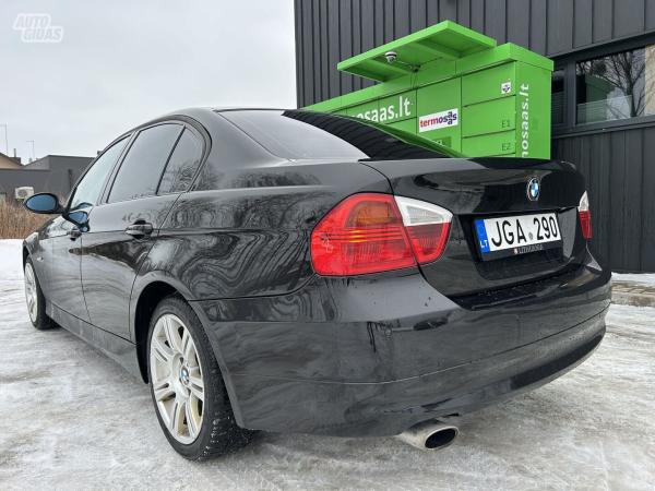 Black BMW 318 2008 in Kaunas, with an engine capacity of 2.00 L and mileage of 240 thousand km for 2699 €, photo 4 on AUTOMOTO.COM.LV