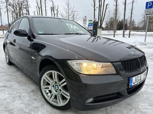 Black BMW 318 2008 in Kaunas, with an engine capacity of 2.00 L and mileage of 240 thousand km for 2699 €, photo 7 on AUTOMOTO.COM.LV