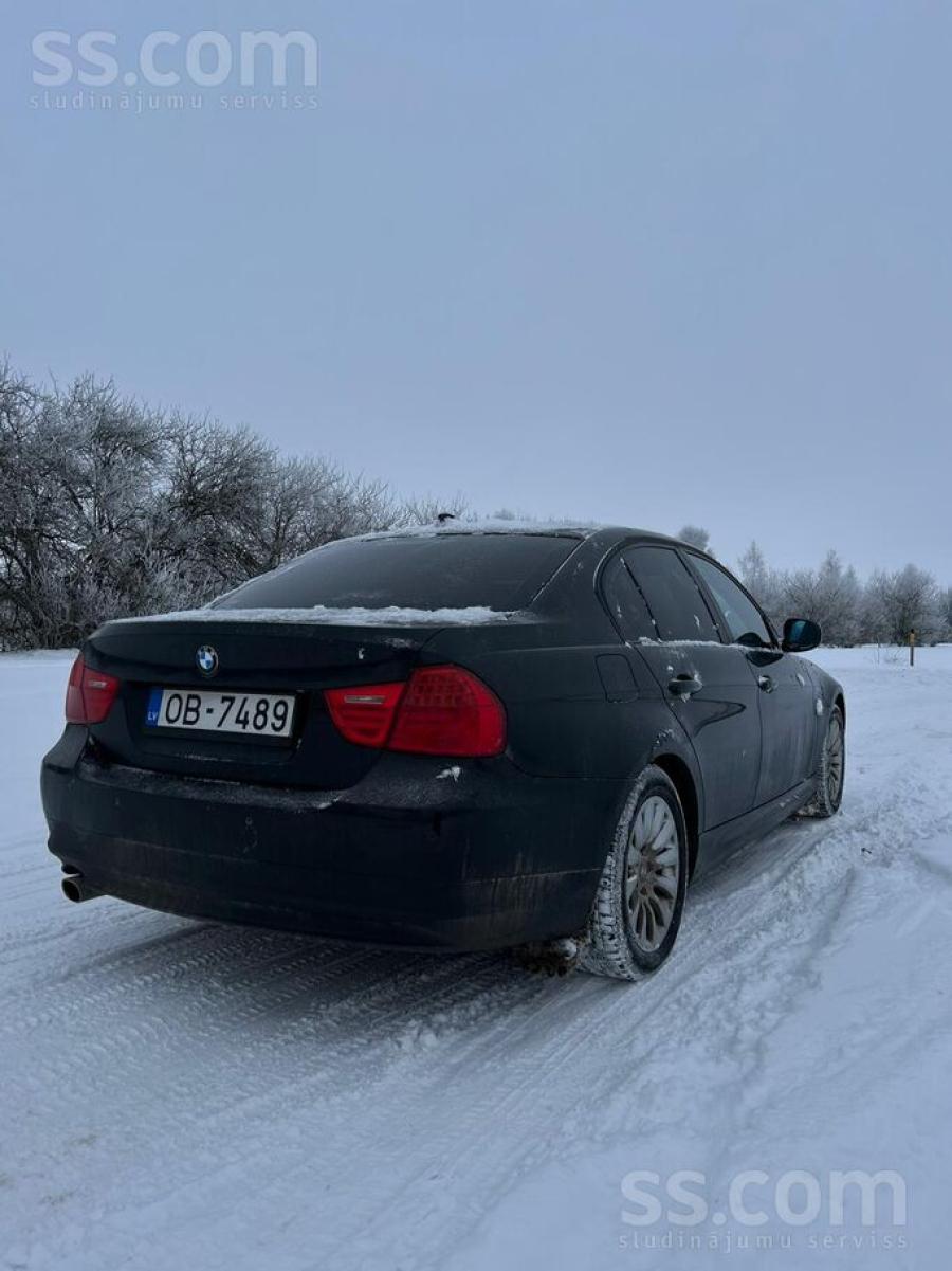 Black BMW 318 2008 in Saldus, with an engine capacity of 2.00 L and mileage of 335 thousand km for 3400 €, photo 4 on AUTOMOTO.COM.LV
