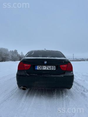 Black BMW 318 2008 in Saldus, with an engine capacity of 2.00 L and mileage of 335 thousand km for 3400 €, photo 5 on AUTOMOTO.COM.LV