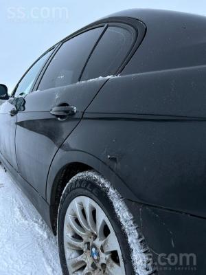 Black BMW 318 2008 in Saldus, with an engine capacity of 2.00 L and mileage of 335 thousand km for 3400 €, photo 7 on AUTOMOTO.COM.LV