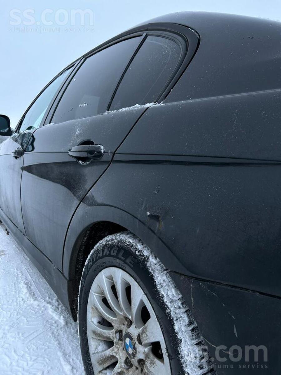 Black BMW 318 2008 in Saldus, with an engine capacity of 2.00 L and mileage of 335 thousand km for 3400 €, photo 7 on AUTOMOTO.COM.LV