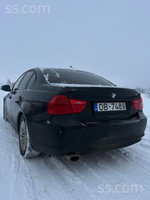 Black BMW 318 2008 in Saldus, with an engine capacity of 2.00 L and mileage of 335 thousand km for 3400 €, photo 8 on AUTOMOTO.COM.LV