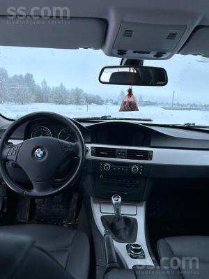 Black BMW 318 2008 in Saldus, with an engine capacity of 2.00 L and mileage of 335 thousand km for 3400 €, photo 9 on AUTOMOTO.COM.LV