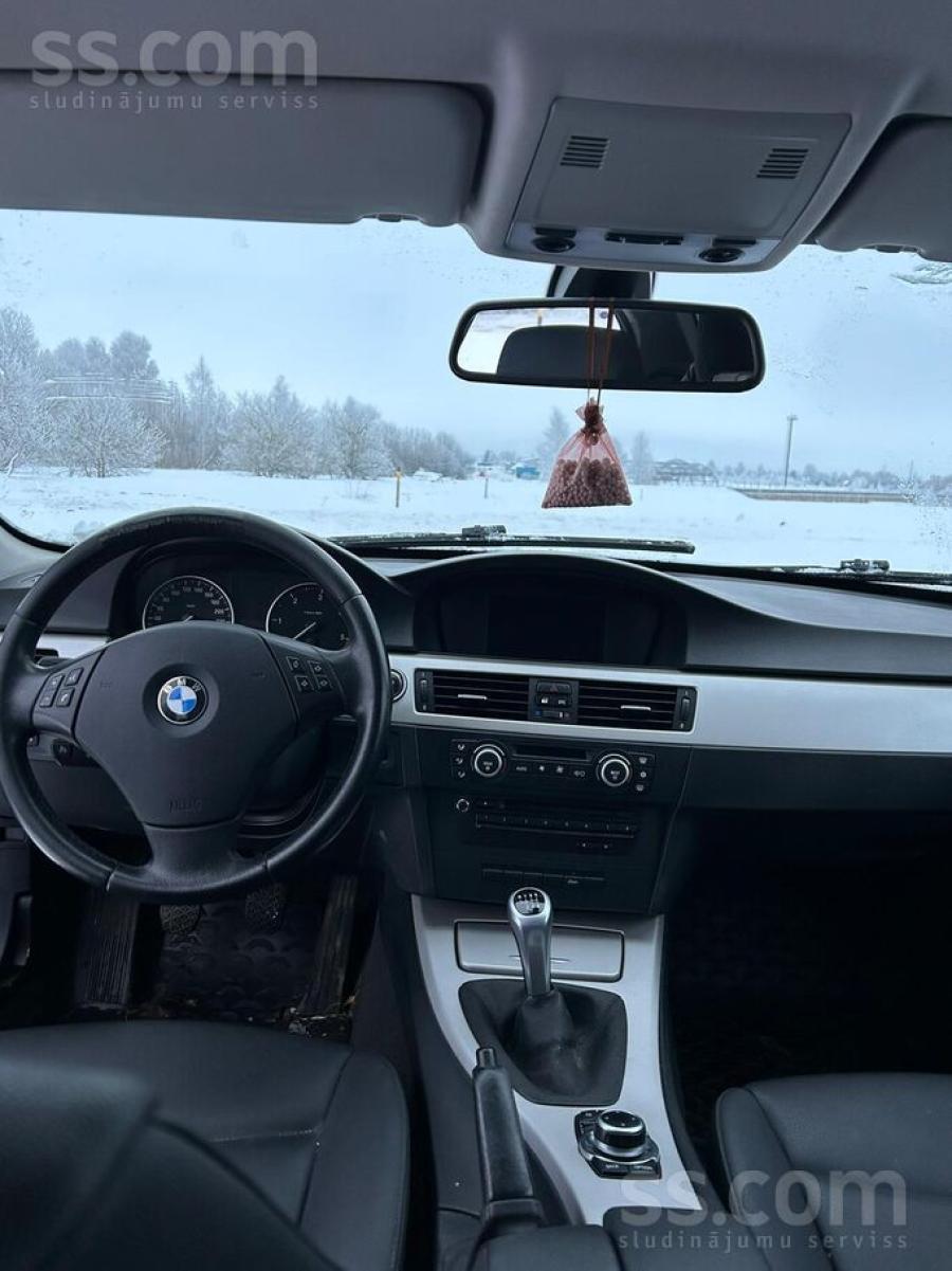 Black BMW 318 2008 in Saldus, with an engine capacity of 2.00 L and mileage of 335 thousand km for 3400 €, photo 9 on AUTOMOTO.COM.LV