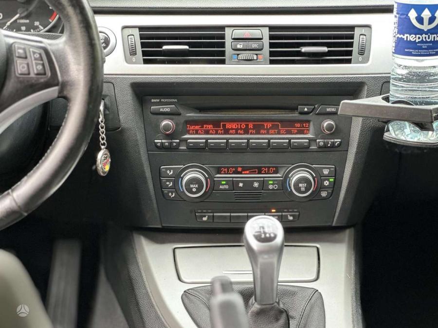 Melns BMW 318 2008 Viļņa, ar dzinēja tilpumu 2.00 L un nobraukumu 500 tūkst. km par 2200 €, foto 19 vietnē AUTOMOTO.COM.LV