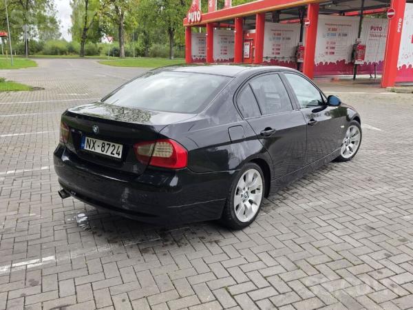 Melns BMW 318 2008 Rīga, ar dzinēja tilpumu 2.00 L un nobraukumu 354 tūkst. km par 2500 €, foto 6 vietnē AUTOMOTO.COM.LV