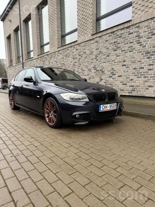 Black BMW 318 2009 in Talsi, with an engine capacity of 2.00 L and mileage of 263 thousand km for 6750 €, photo 2 on AUTOMOTO.COM.LV