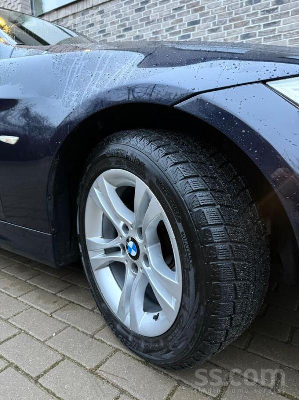 Black BMW 318 2009 in Talsi, with an engine capacity of 2.00 L and mileage of 263 thousand km for 6750 €, photo 4 on AUTOMOTO.COM.LV