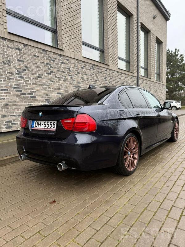 Black BMW 318 2009 in Talsi, with an engine capacity of 2.00 L and mileage of 263 thousand km for 6750 €, photo 8 on AUTOMOTO.COM.LV