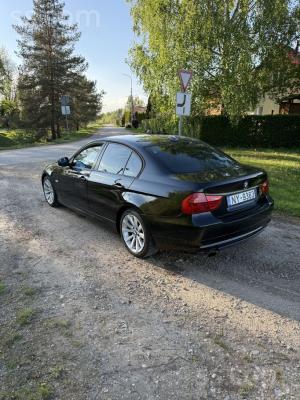 Black BMW 318 2009 in Riga, with an engine capacity of 2.00 L and mileage of 468 thousand km for 5350 €, photo 4 on AUTOMOTO.COM.LV