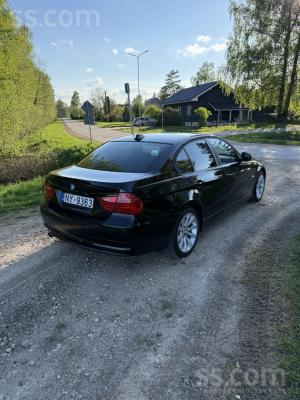 Black BMW 318 2009 in Riga, with an engine capacity of 2.00 L and mileage of 468 thousand km for 5350 €, photo 5 on AUTOMOTO.COM.LV