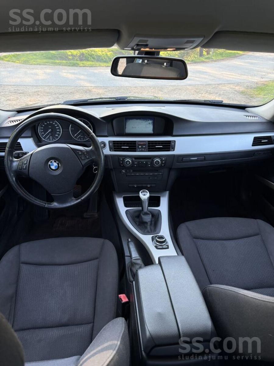 Black BMW 318 2009 in Riga, with an engine capacity of 2.00 L and mileage of 468 thousand km for 5350 €, photo 6 on AUTOMOTO.COM.LV