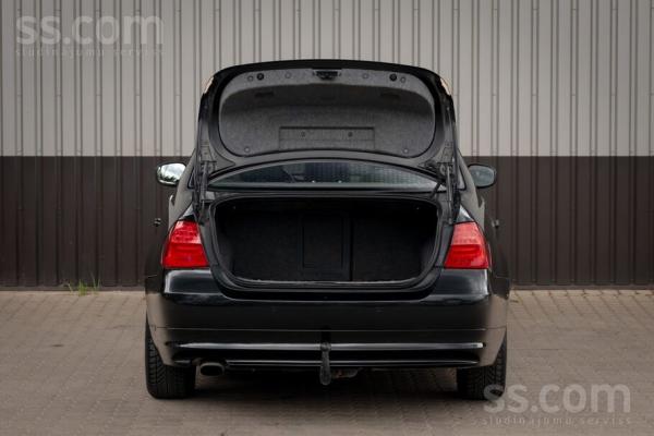 Black BMW 318 2009 in Talsi, with an engine capacity of 2.00 L and mileage of 231 thousand km for 4790 €, photo 6 on AUTOMOTO.COM.LV