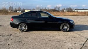 Black BMW 318 2009 in Riga, with an engine capacity of 2.00 L and mileage of 0 thousand km for 4299 €, photo 3 on AUTOMOTO.COM.LV