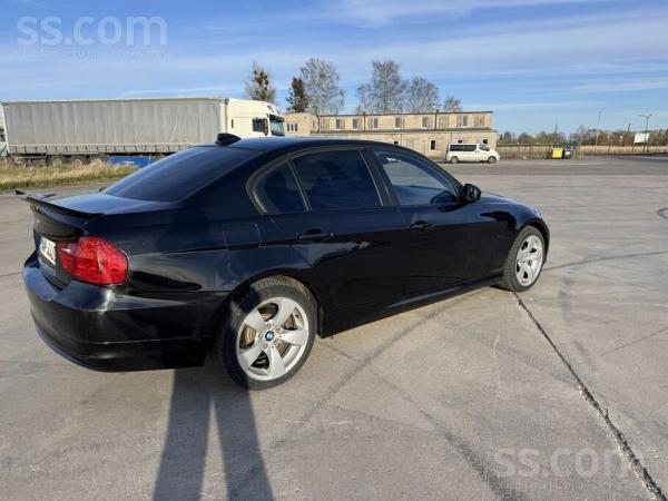 Black BMW 318 2009 in Riga, with an engine capacity of 2.00 L and mileage of 337 thousand km for 3999 €, photo 8 on AUTOMOTO.COM.LV