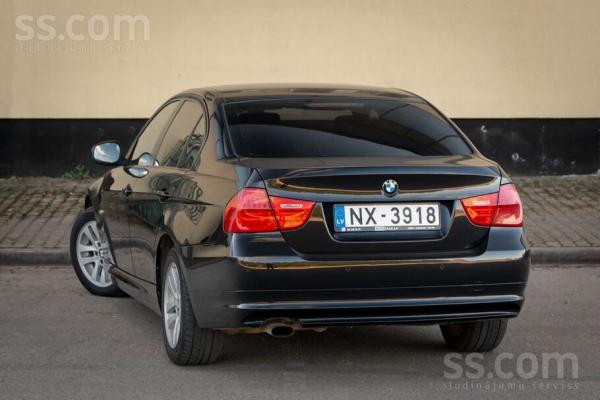 Black BMW 318 2009 in Talsi, with an engine capacity of 2.00 L and mileage of 294 thousand km for 5390 €, photo 4 on AUTOMOTO.COM.LV