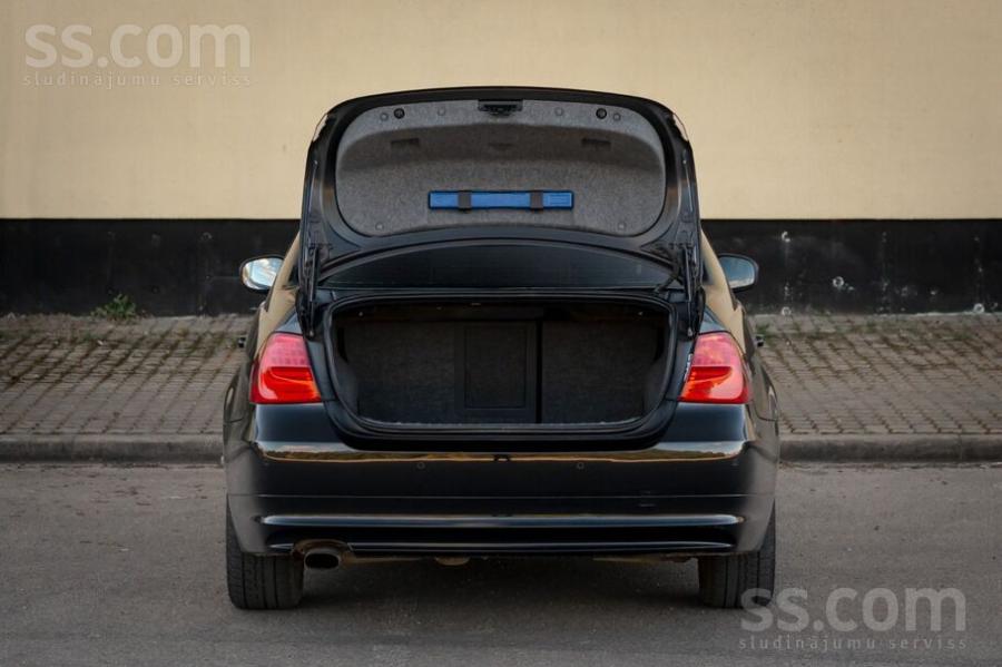 Black BMW 318 2009 in Talsi, with an engine capacity of 2.00 L and mileage of 294 thousand km for 5390 €, photo 7 on AUTOMOTO.COM.LV