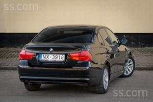 Black BMW 318 2009 in Talsi, with an engine capacity of 2.00 L and mileage of 294 thousand km for 5390 €, photo 8 on AUTOMOTO.COM.LV
