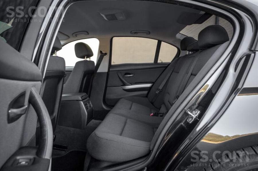 Black BMW 318 2009 in Talsi, with an engine capacity of 2.00 L and mileage of 294 thousand km for 5390 €, photo 11 on AUTOMOTO.COM.LV