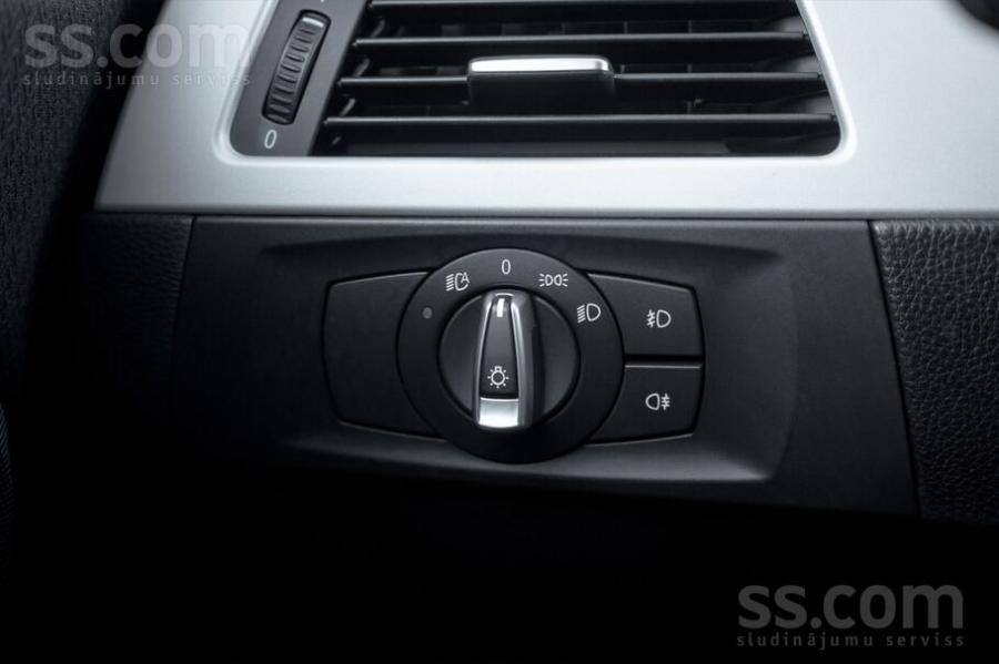 Black BMW 318 2009 in Talsi, with an engine capacity of 2.00 L and mileage of 294 thousand km for 5390 €, photo 15 on AUTOMOTO.COM.LV