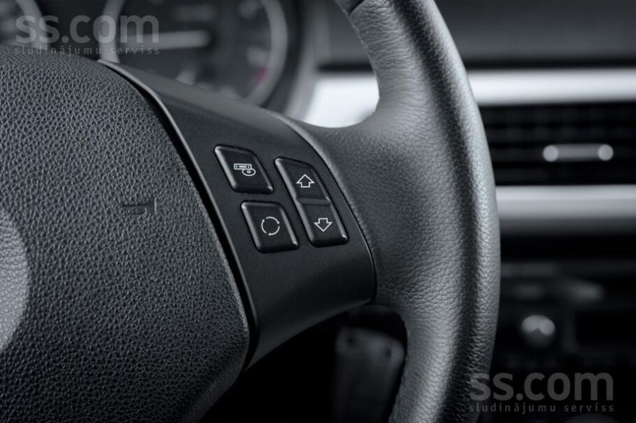 Black BMW 318 2009 in Talsi, with an engine capacity of 2.00 L and mileage of 294 thousand km for 5390 €, photo 20 on AUTOMOTO.COM.LV