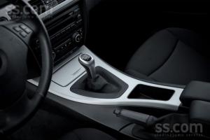 Black BMW 318 2009 in Talsi, with an engine capacity of 2.00 L and mileage of 294 thousand km for 5390 €, photo 25 on AUTOMOTO.COM.LV