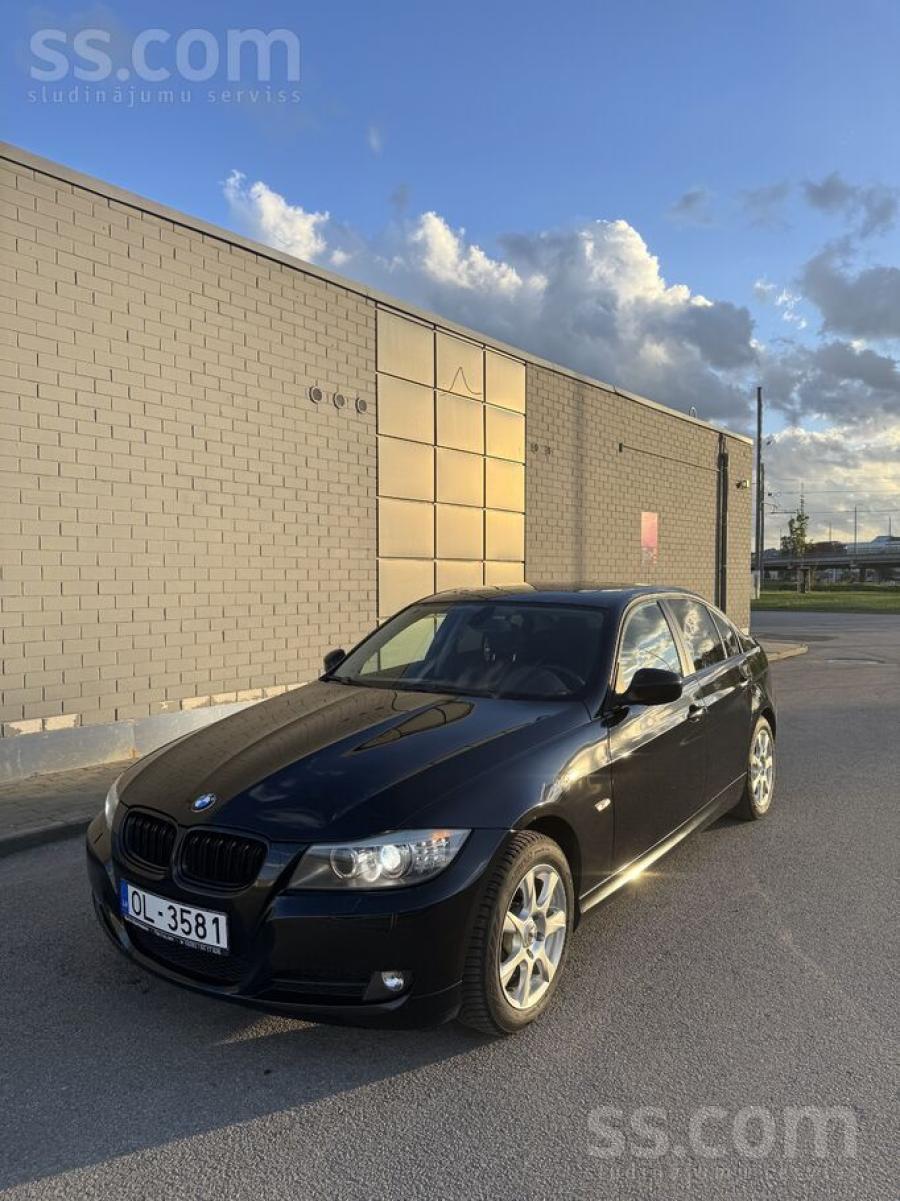 Black BMW 318 2009 in Riga, with an engine capacity of 2.00 L and mileage of 289 thousand km for 4150 €, photo 1 on AUTOMOTO.COM.LV