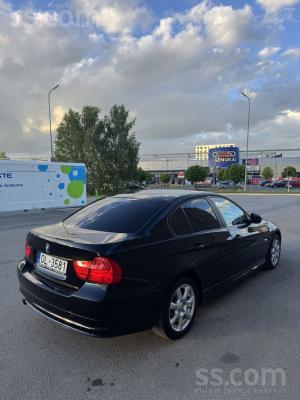 Black BMW 318 2009 in Riga, with an engine capacity of 2.00 L and mileage of 289 thousand km for 4150 €, photo 4 on AUTOMOTO.COM.LV