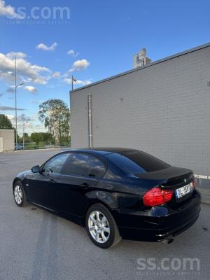 Black BMW 318 2009 in Riga, with an engine capacity of 2.00 L and mileage of 289 thousand km for 4150 €, photo 5 on AUTOMOTO.COM.LV