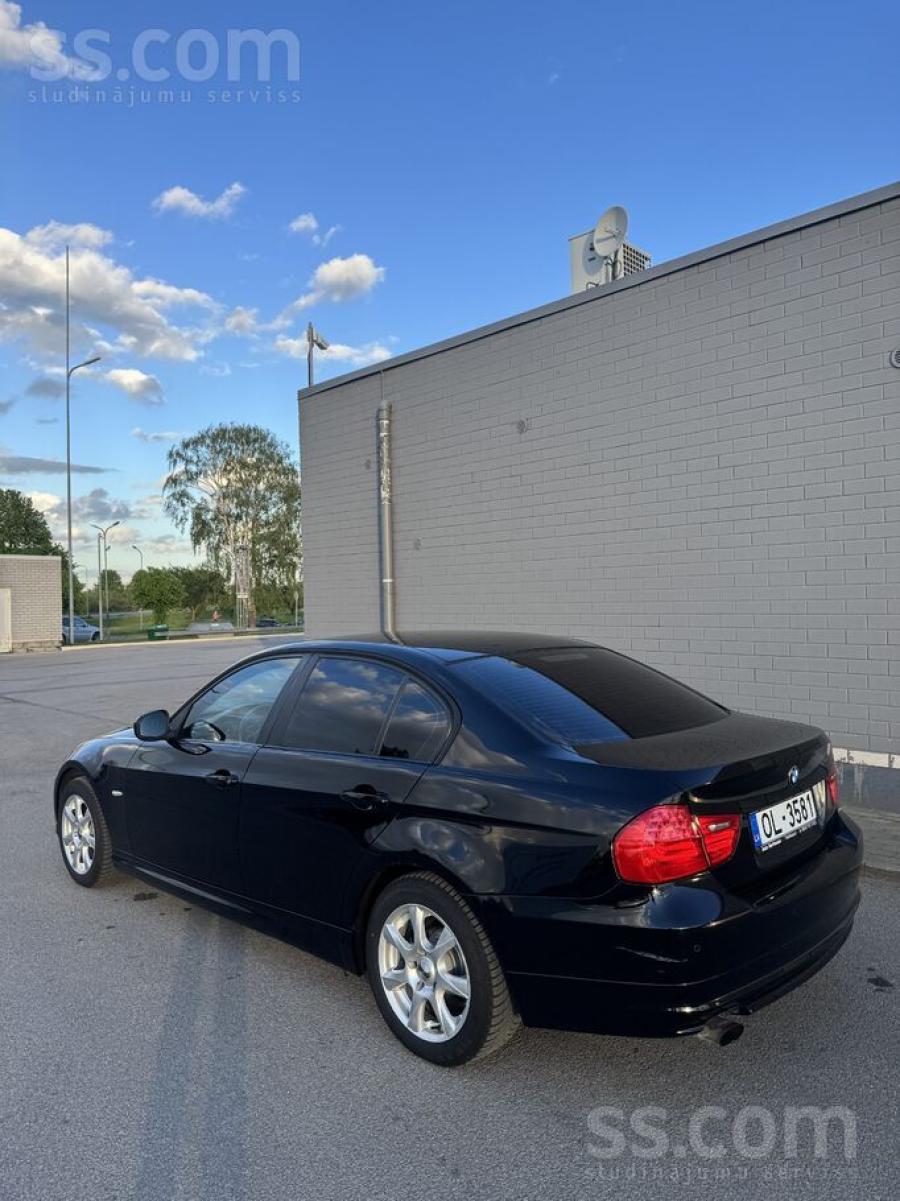 Black BMW 318 2009 in Riga, with an engine capacity of 2.00 L and mileage of 289 thousand km for 4150 €, photo 5 on AUTOMOTO.COM.LV