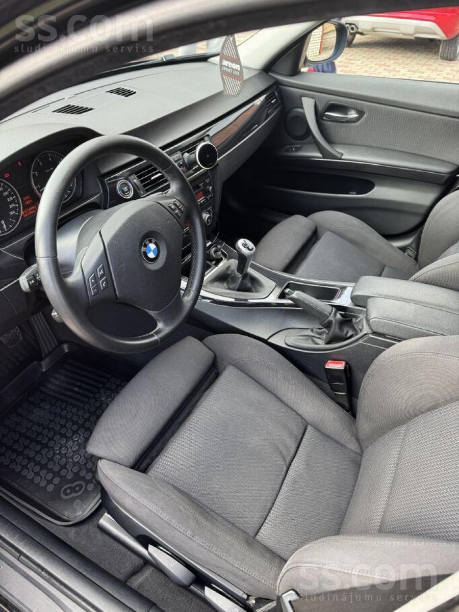 Black BMW 318 2009 in Riga, with an engine capacity of 2.00 L and mileage of 289 thousand km for 4150 €, photo 10 on AUTOMOTO.COM.LV