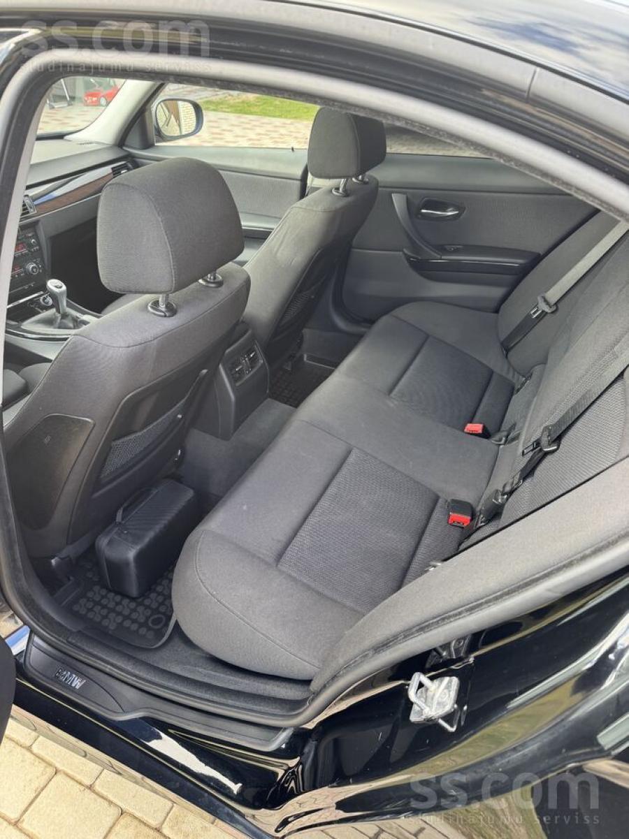 Black BMW 318 2009 in Riga, with an engine capacity of 2.00 L and mileage of 289 thousand km for 4150 €, photo 11 on AUTOMOTO.COM.LV