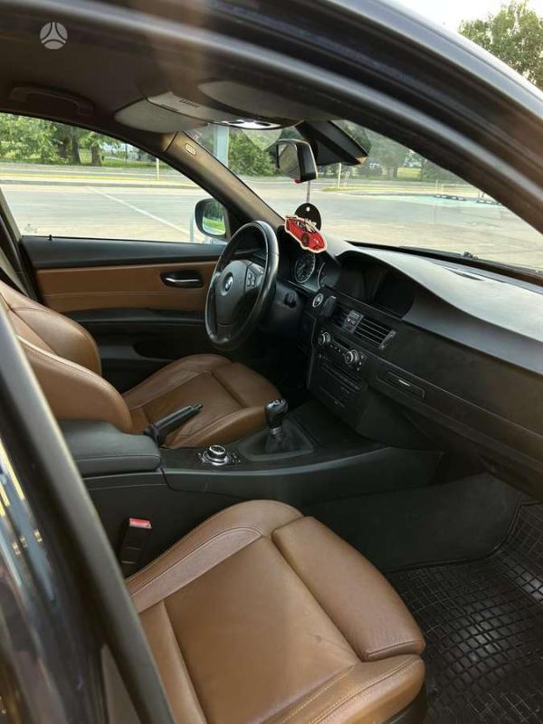 Melns BMW 318 2009 Plungė, ar dzinēja tilpumu 2.00 L un nobraukumu 207 tūkst. km par 4300 €, foto 3 vietnē AUTOMOTO.COM.LV