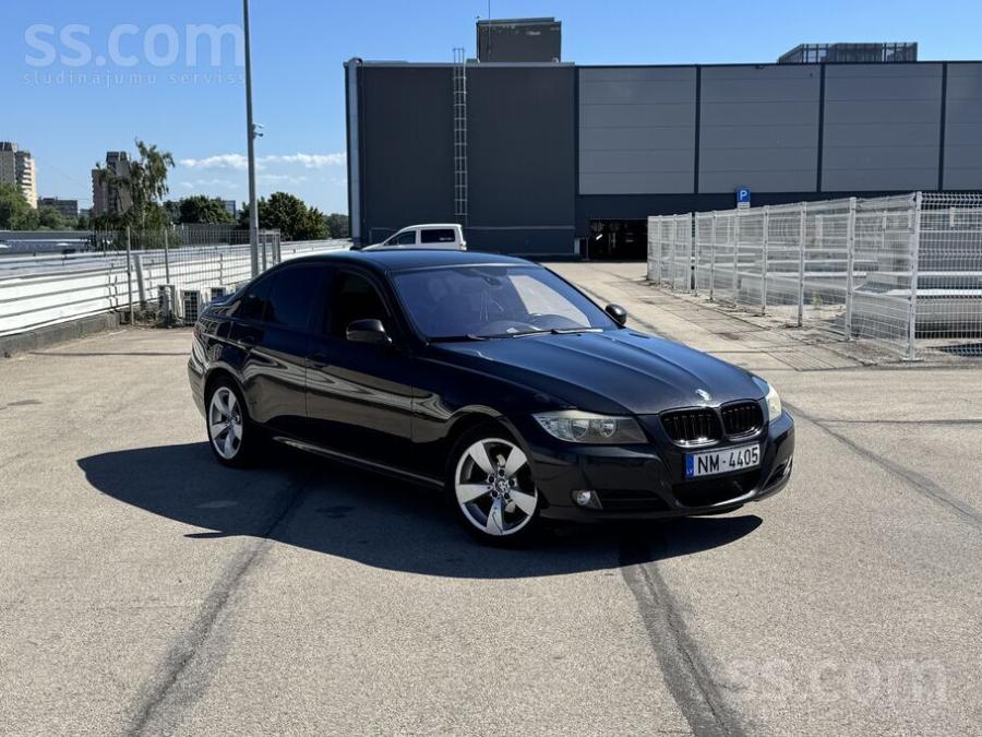 Black BMW 318 2009 in Riga, with an engine capacity of 2.00 L and mileage of 339 thousand km for 4200 €, photo 1 on AUTOMOTO.COM.LV