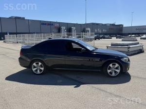 Black BMW 318 2009 in Riga, with an engine capacity of 2.00 L and mileage of 339 thousand km for 4200 €, photo 3 on AUTOMOTO.COM.LV