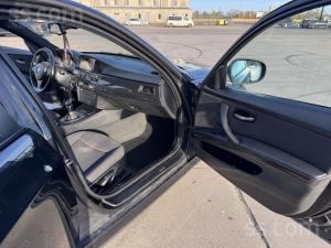 Black BMW 318 2009 in Riga, with an engine capacity of 2.00 L and mileage of 339 thousand km for 4200 €, photo 10 on AUTOMOTO.COM.LV