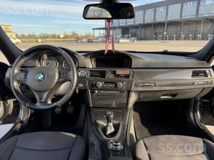 Black BMW 318 2009 in Riga, with an engine capacity of 2.00 L and mileage of 339 thousand km for 4200 €, photo 12 on AUTOMOTO.COM.LV