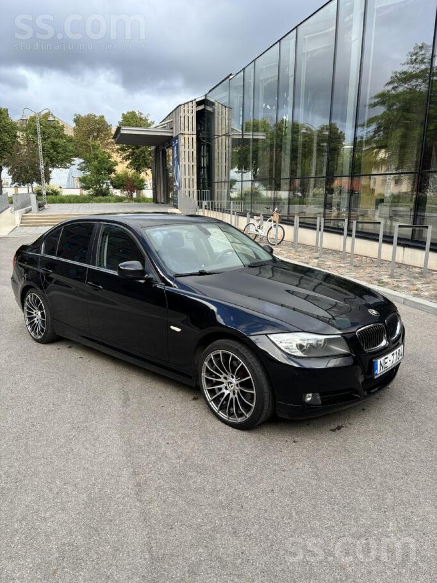 Black BMW 318 2009 in Riga, with an engine capacity of 2.00 L and mileage of 227 thousand km for 3900 €, photo 1 on AUTOMOTO.COM.LV
