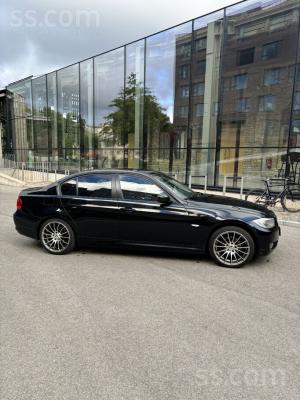 Black BMW 318 2009 in Riga, with an engine capacity of 2.00 L and mileage of 227 thousand km for 3900 €, photo 3 on AUTOMOTO.COM.LV
