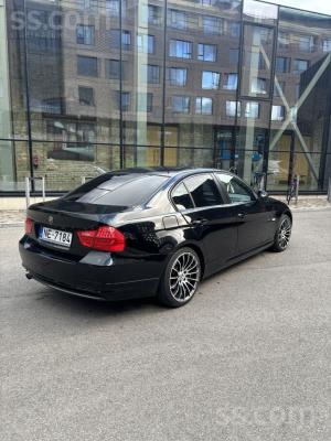Black BMW 318 2009 in Riga, with an engine capacity of 2.00 L and mileage of 227 thousand km for 3900 €, photo 4 on AUTOMOTO.COM.LV
